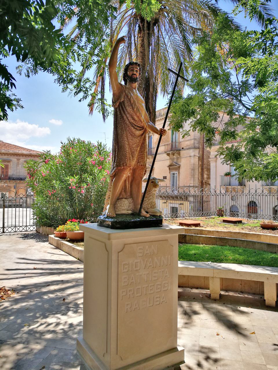 RAGUSA, LA NUOVA STATUA DEL PATRONO NEL GIARDINO DELLA CATTEDRALE ...